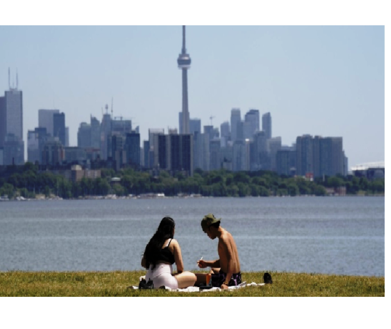Sóng nóng tiếp tục bao phủ vòm trời hai tỉnh bang Ontario và Quebec ...